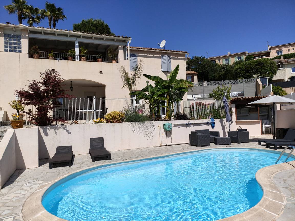 75 M² House ∙ 2 Bedrooms ∙ 4 Guests - French Riviera