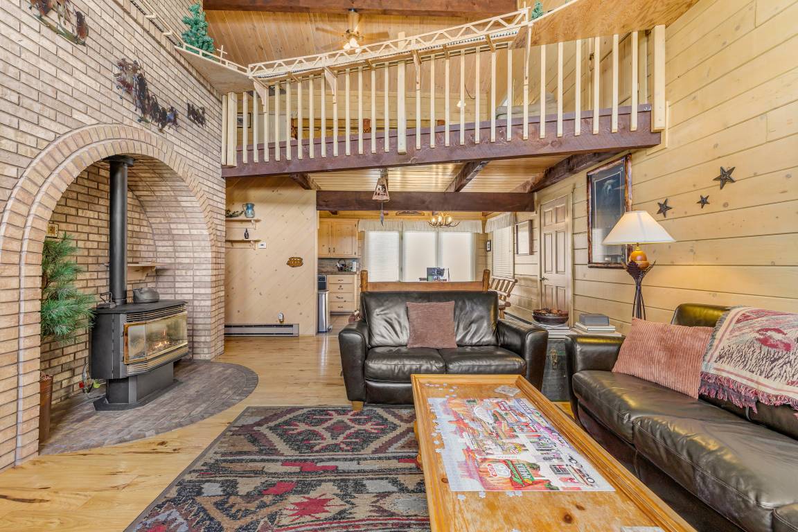 House ∙ 4 Bedrooms ∙ 14 Guests - Henrys Lake, ID