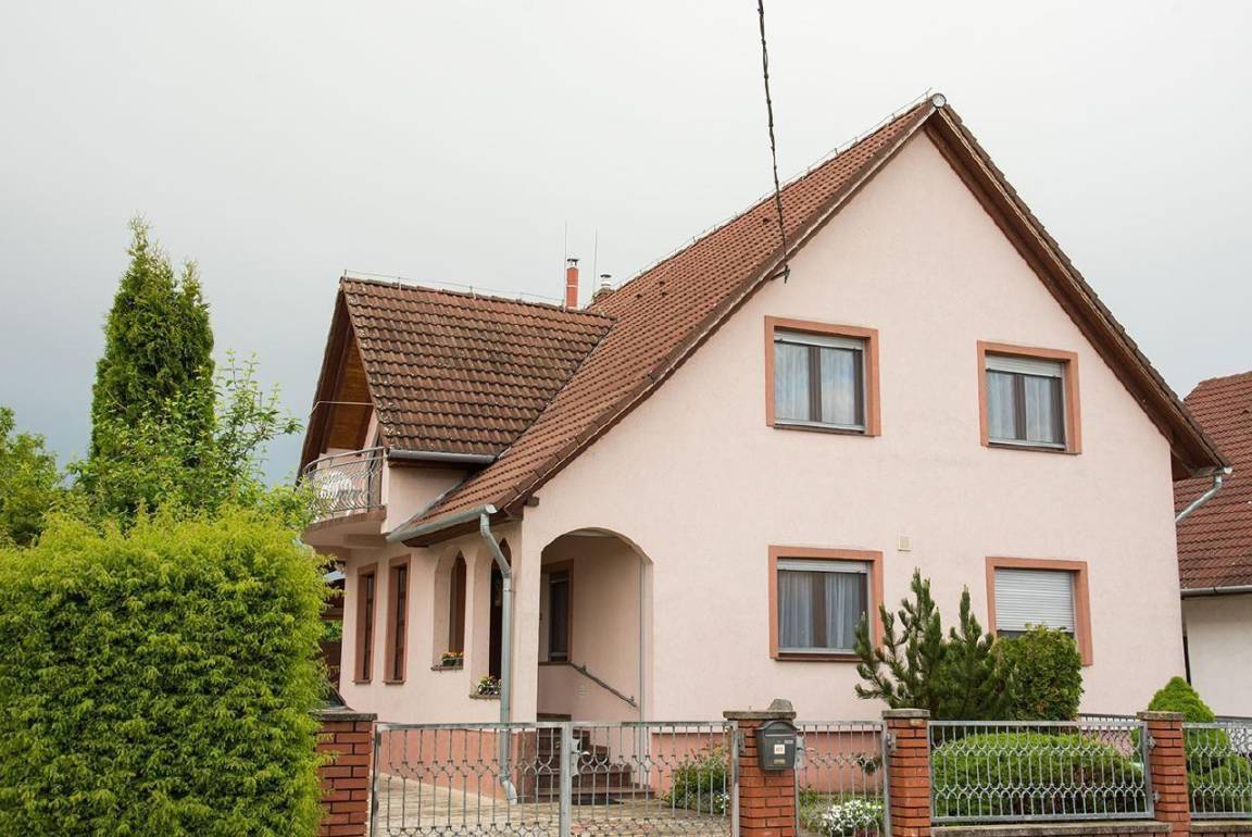 90 M² Ferienhaus ∙ 2 Schlafzimmer ∙ 6 Gäste - Gyenesdiás