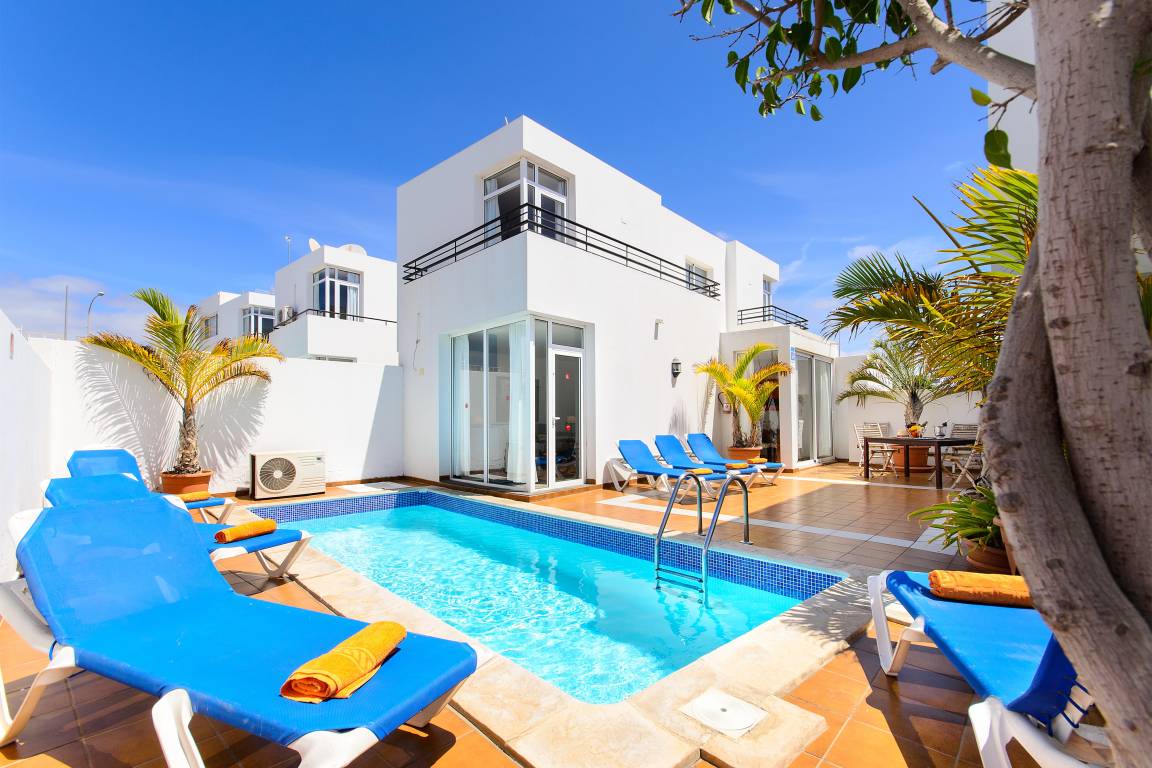140 M² Villa ∙ 2 Bedrooms ∙ 4 Guests - Puerto del Carmen