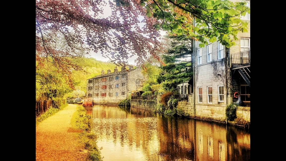 215 M² House ∙ 4 Bedrooms ∙ 8 Guests - Todmorden
