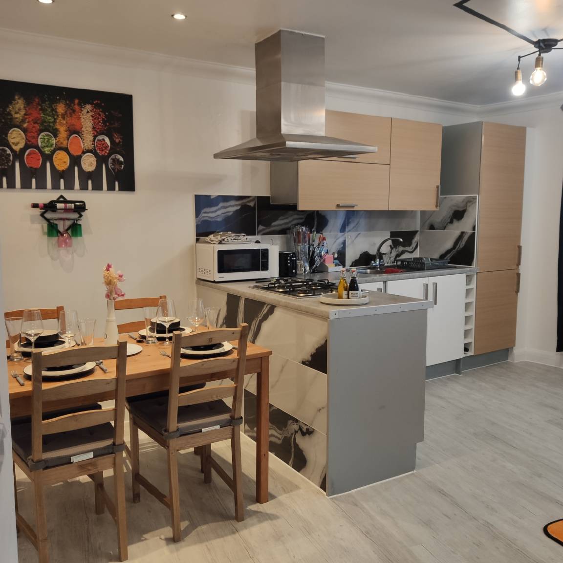 80 M² Apartment ∙ 2 Bedrooms ∙ 4 Guests - Brentwood