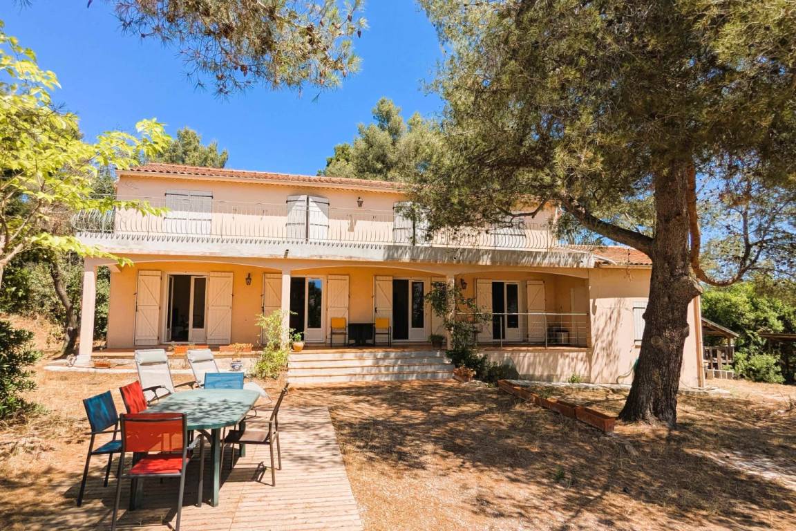 114 M² House ∙ 2 Bedrooms ∙ 4 Guests - Le Pradet