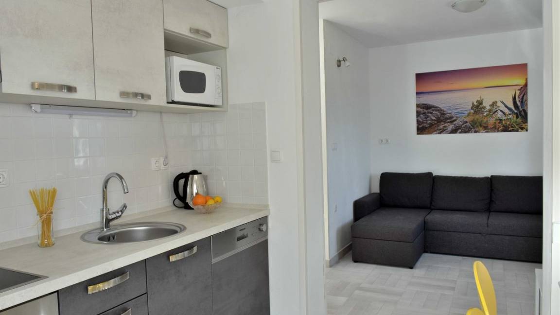 64 M² Apartment ∙ 2 Bedrooms ∙ 6 Guests - Podstrana