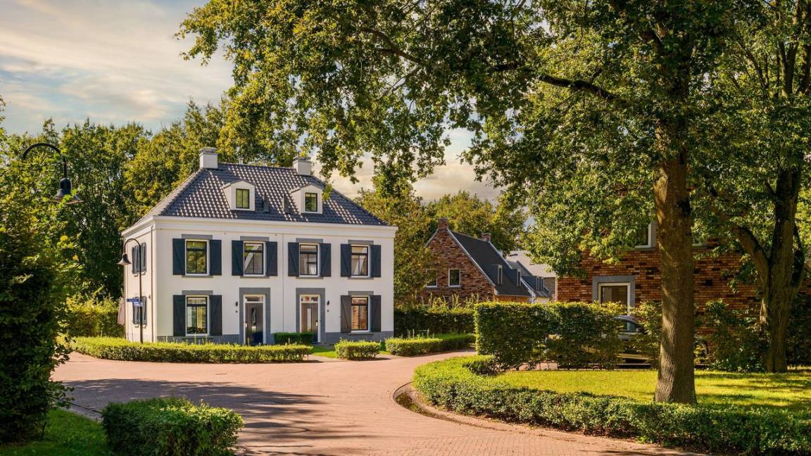 122 M² Apartment ∙ 4 Bedrooms ∙ 8 Guests - Maastricht