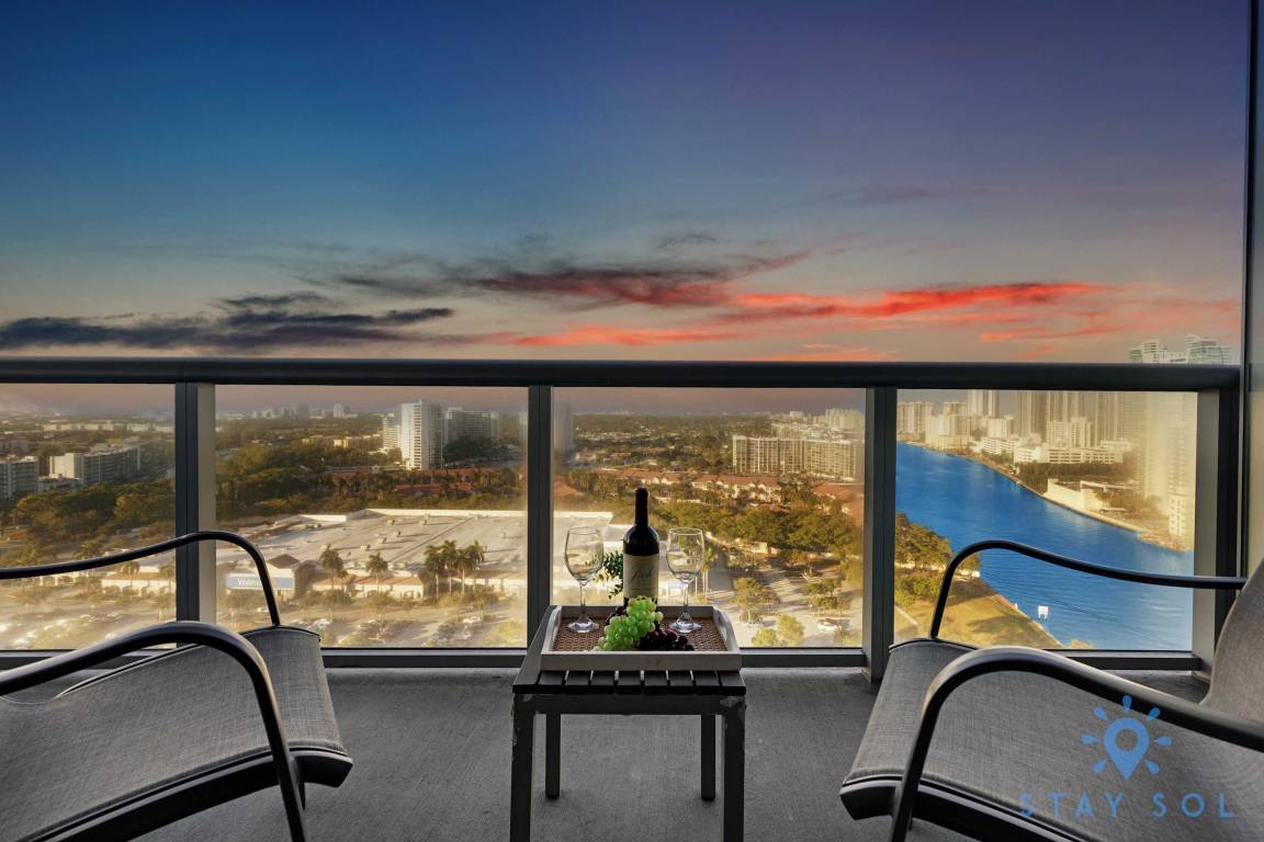 Apartment ∙ 2 Bedrooms ∙ 6 Guests - Hallandale Beach, FL