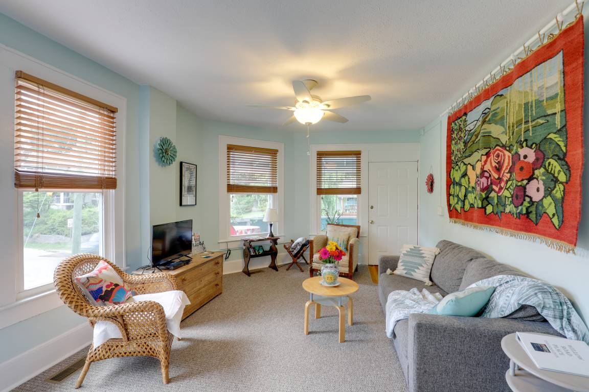 111 M² Apartment ∙ 2 Bedrooms ∙ 3 Guests - Hendersonville, NC