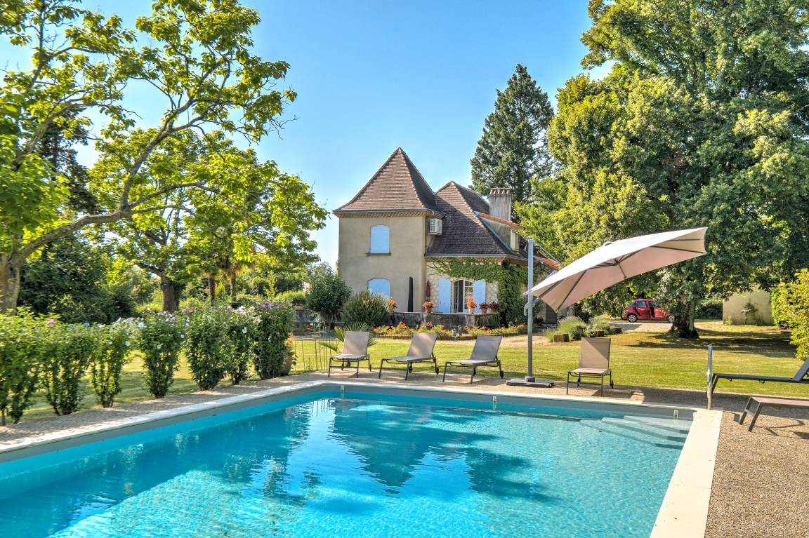 160 M² House ∙ 5 Bedrooms ∙ 10 Guests - Ribérac