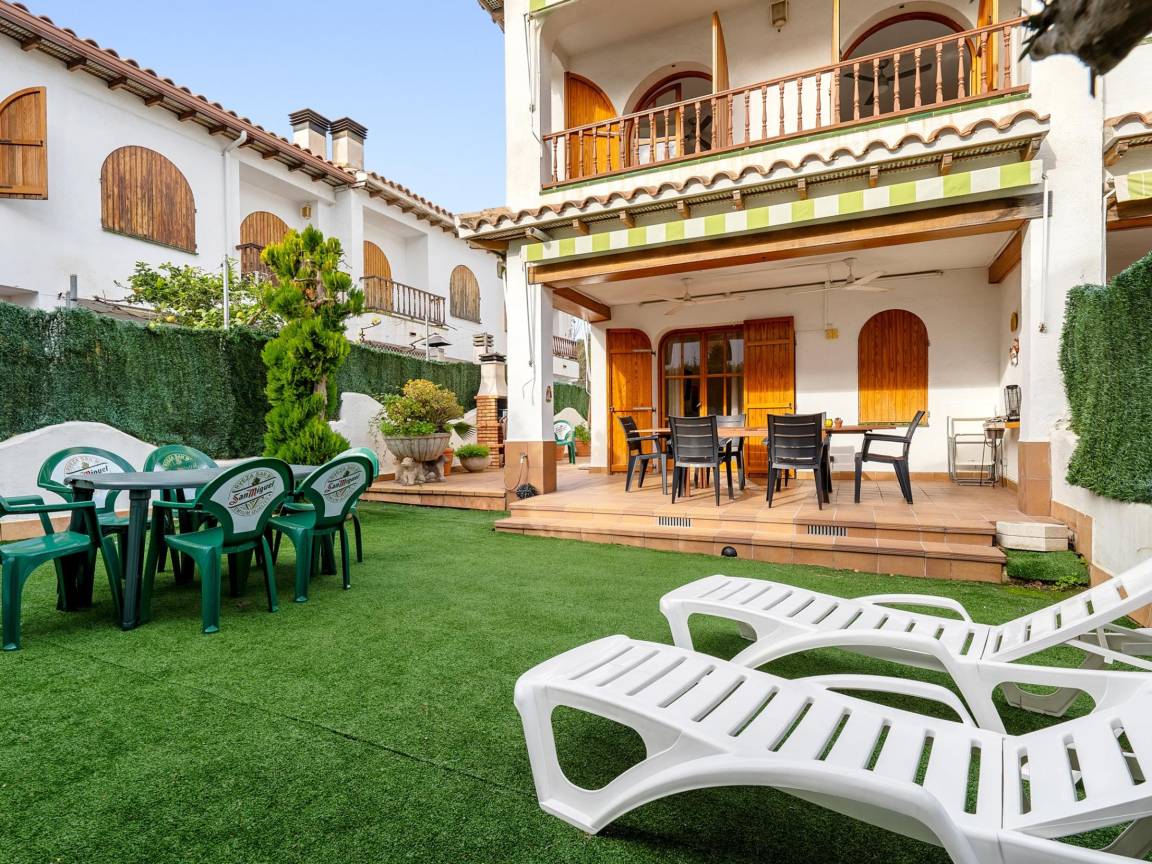 137 M² Villa ∙ 4 Chambres ∙ 12 Personnes - Coma-ruga