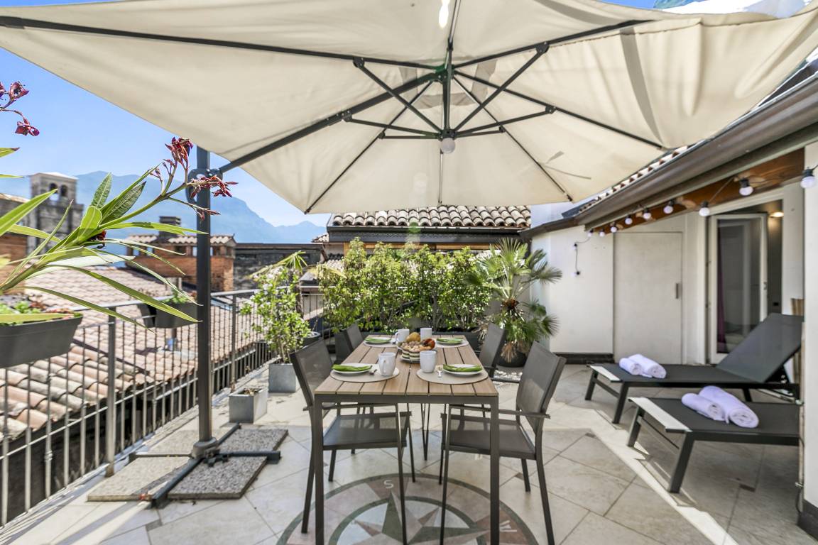 109 M² Huoneisto ∙ 2 Makuuhuonetta ∙ 4 Vierasta - Riva del Garda
