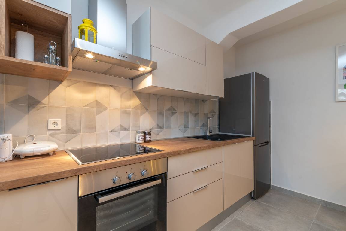 80 M² Ferienhaus ∙ 2 Schlafzimmer ∙ 5 Gäste - Trogir