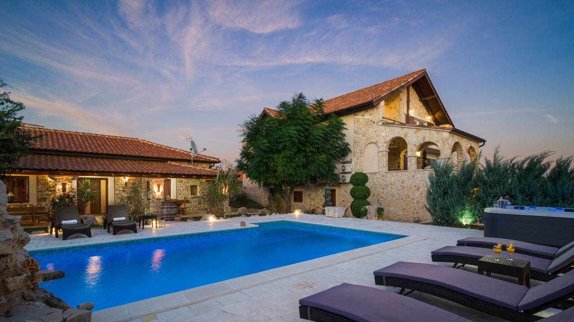 400 M² Ferienhaus ∙ 6 Schlafzimmer ∙ 16 Gäste - Kroatien