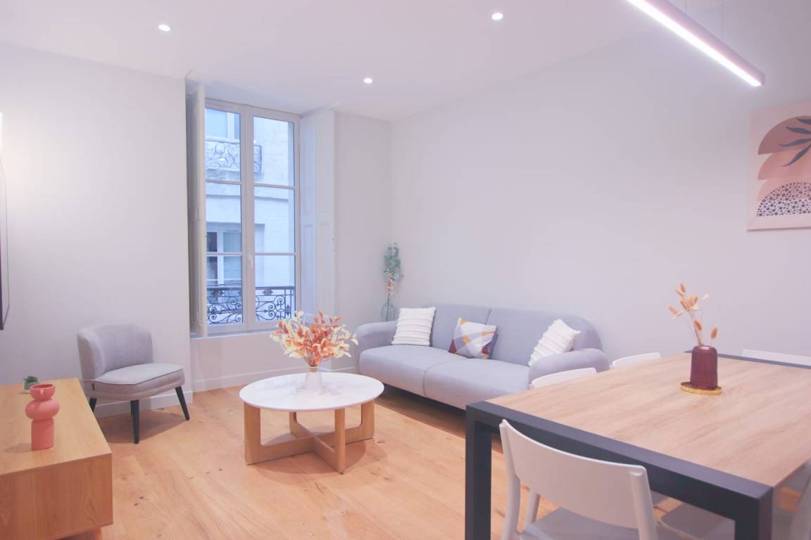 Apartment ∙ 3 Bedrooms ∙ 6 Guests - Bordeaux
