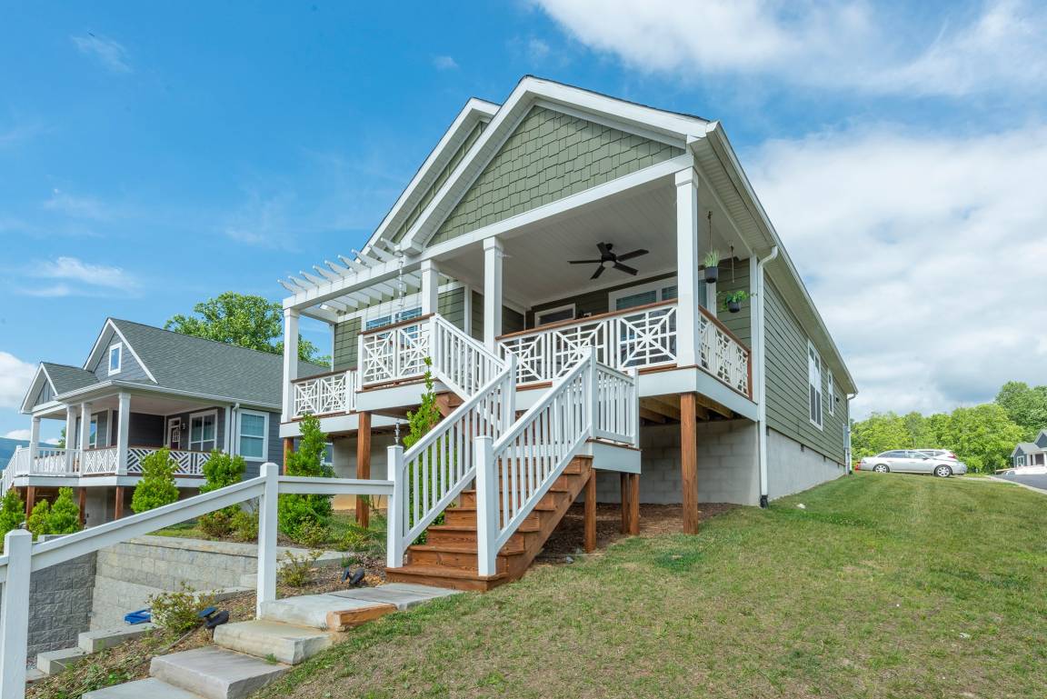 146 M² House ∙ 3 Bedrooms ∙ 6 Guests - Black Mountain, NC