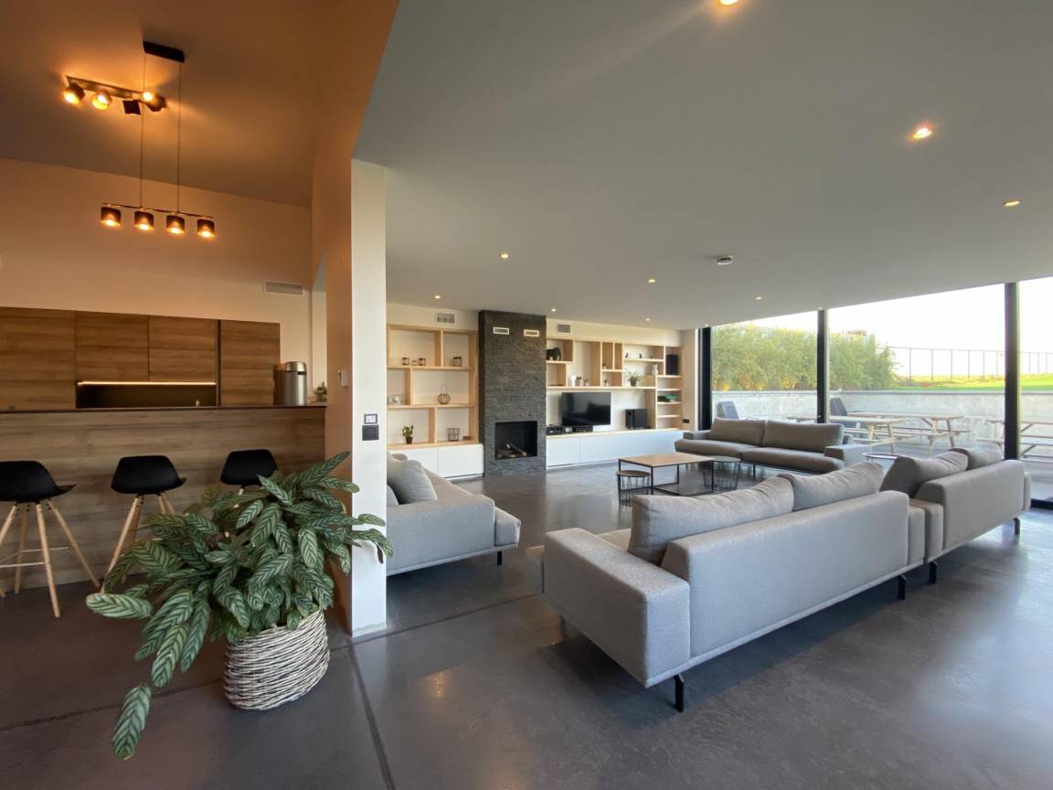 560 M² Villa ∙ 11 Slaapkamers ∙ 24 Gasten - Ronse