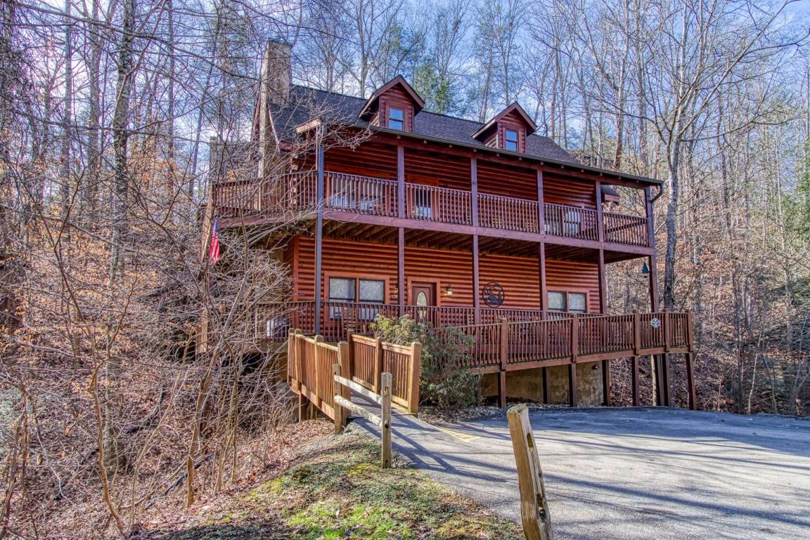 Cabin ∙ 9 Bedrooms ∙ 30 Guests - Tennessee