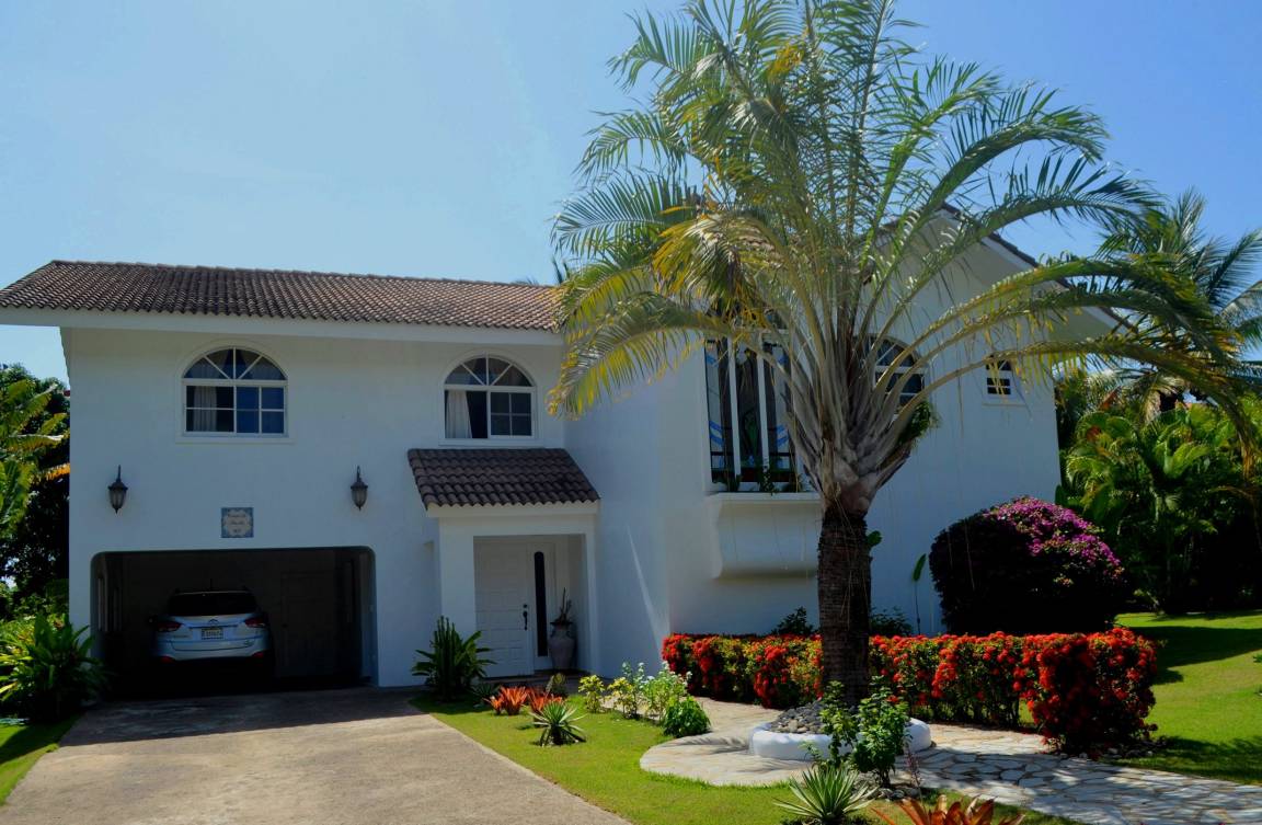 Villa ∙ 5 Bedrooms ∙ 10 Guests - Caribbean