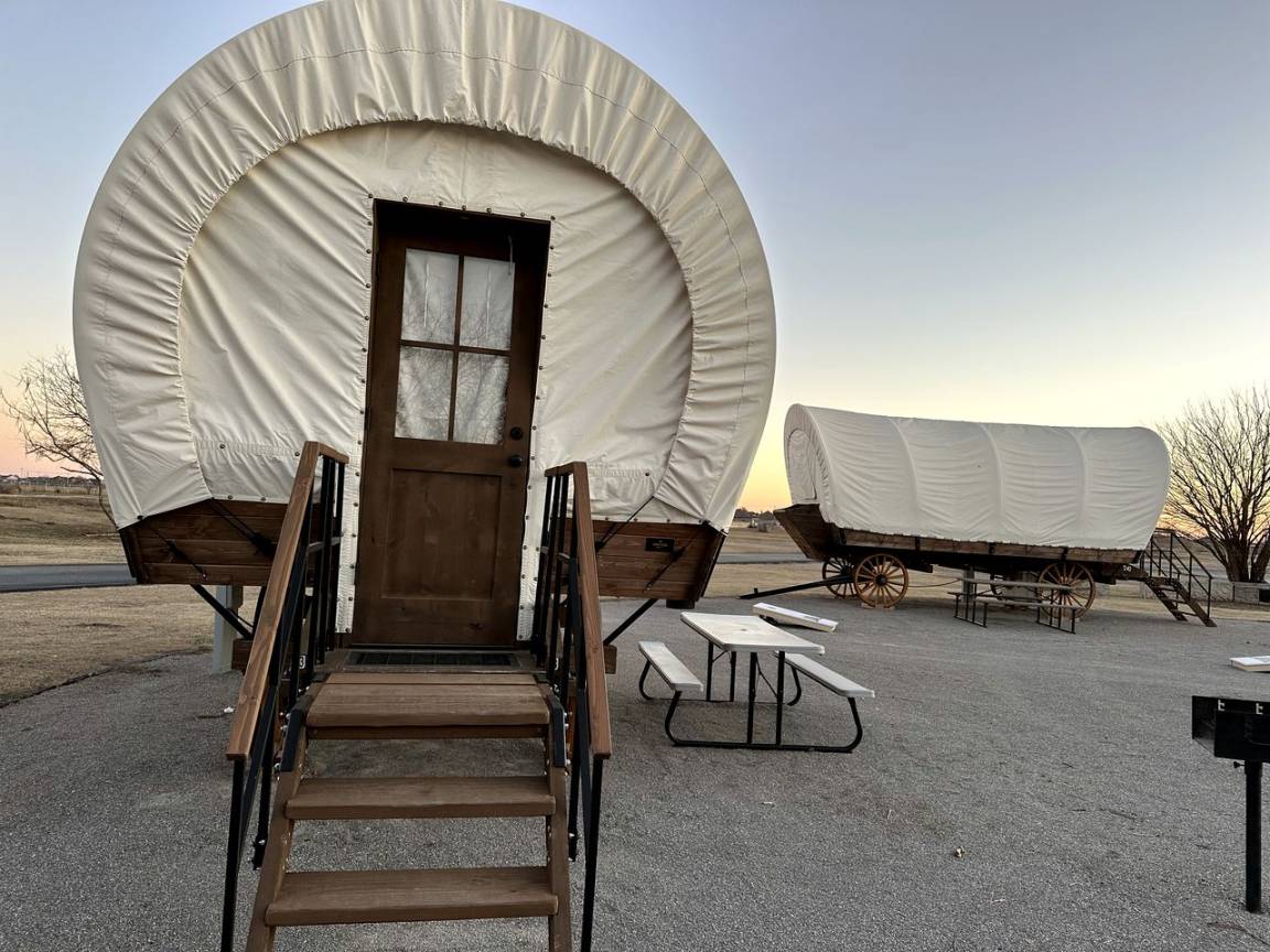 Caravan ∙ 1 Bedroom ∙ 4 Guests - Norman, OK