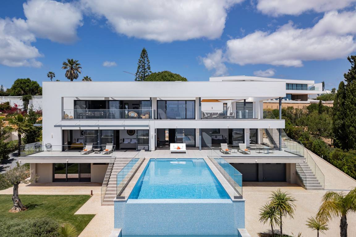 285 M² Villa ∙ 4 Bedrooms ∙ 8 Guests - Luz