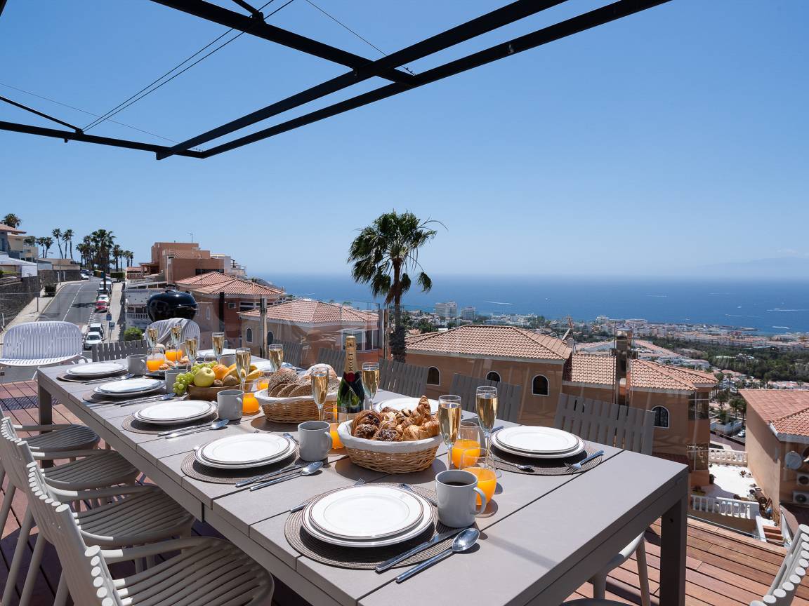 314 M² Villa ∙ 5 Bedrooms ∙ 10 Guests - Playa de las Américas