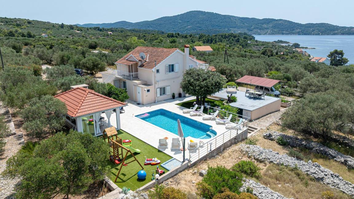 150 M² Villa ∙ 5 Bedrooms ∙ 10 Guests - Vela Luka