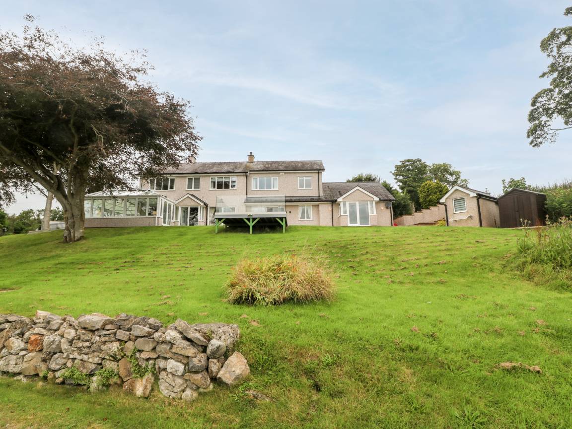 Cottage ∙ 4 Bedrooms ∙ 8 Guests - Anglesey