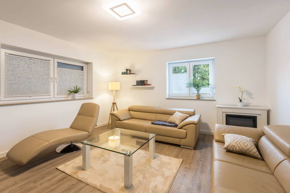 100 M² Ferienwohnung ∙ 2 Schlafzimmer ∙ 7 Gäste - Merseburg
