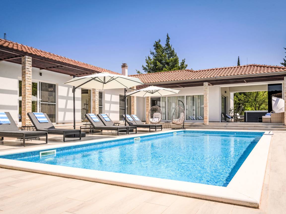 250 M² Ferienhaus ∙ 4 Schlafzimmer ∙ 8 Gäste - Brodarica