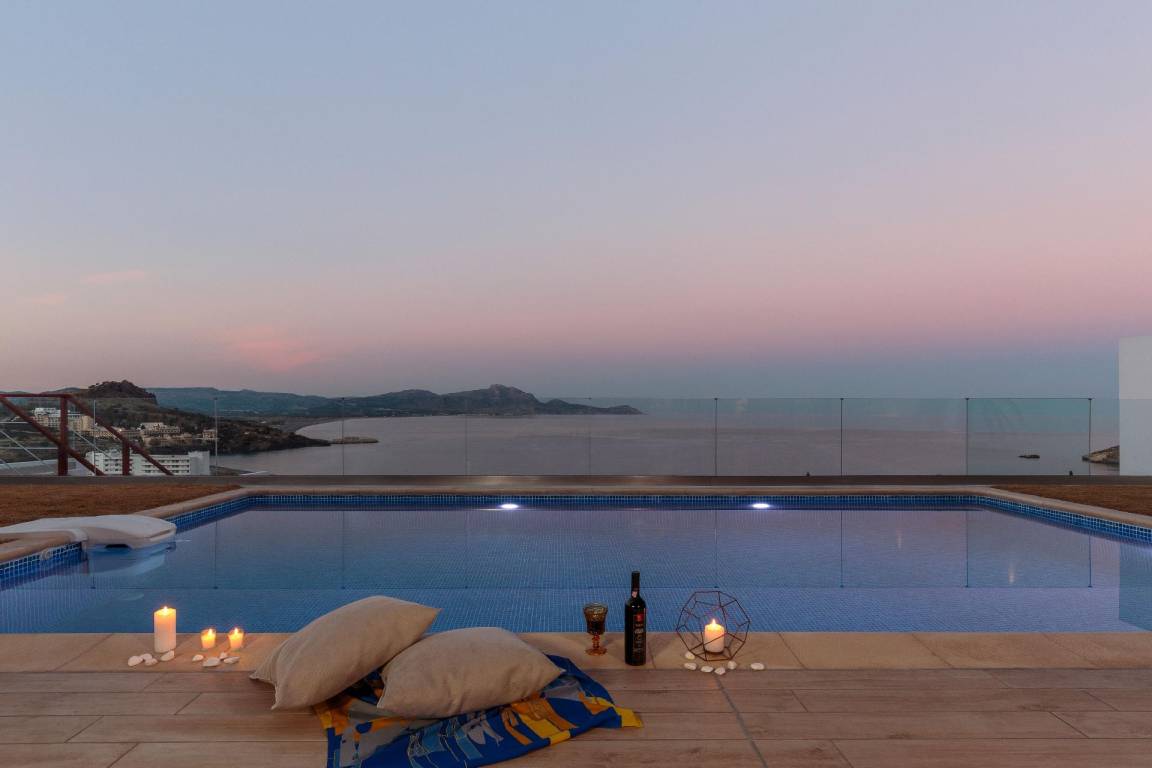 156 M² House ∙ 4 Bedrooms ∙ 8 Guests - Lindos