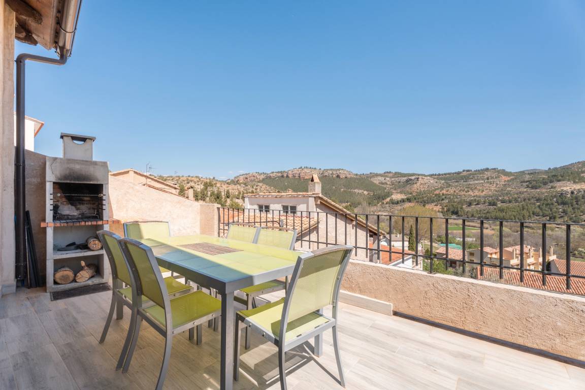 120 M² Casa ∙ 3 Habitaciones ∙ 6 Huéspedes - Ademuz
