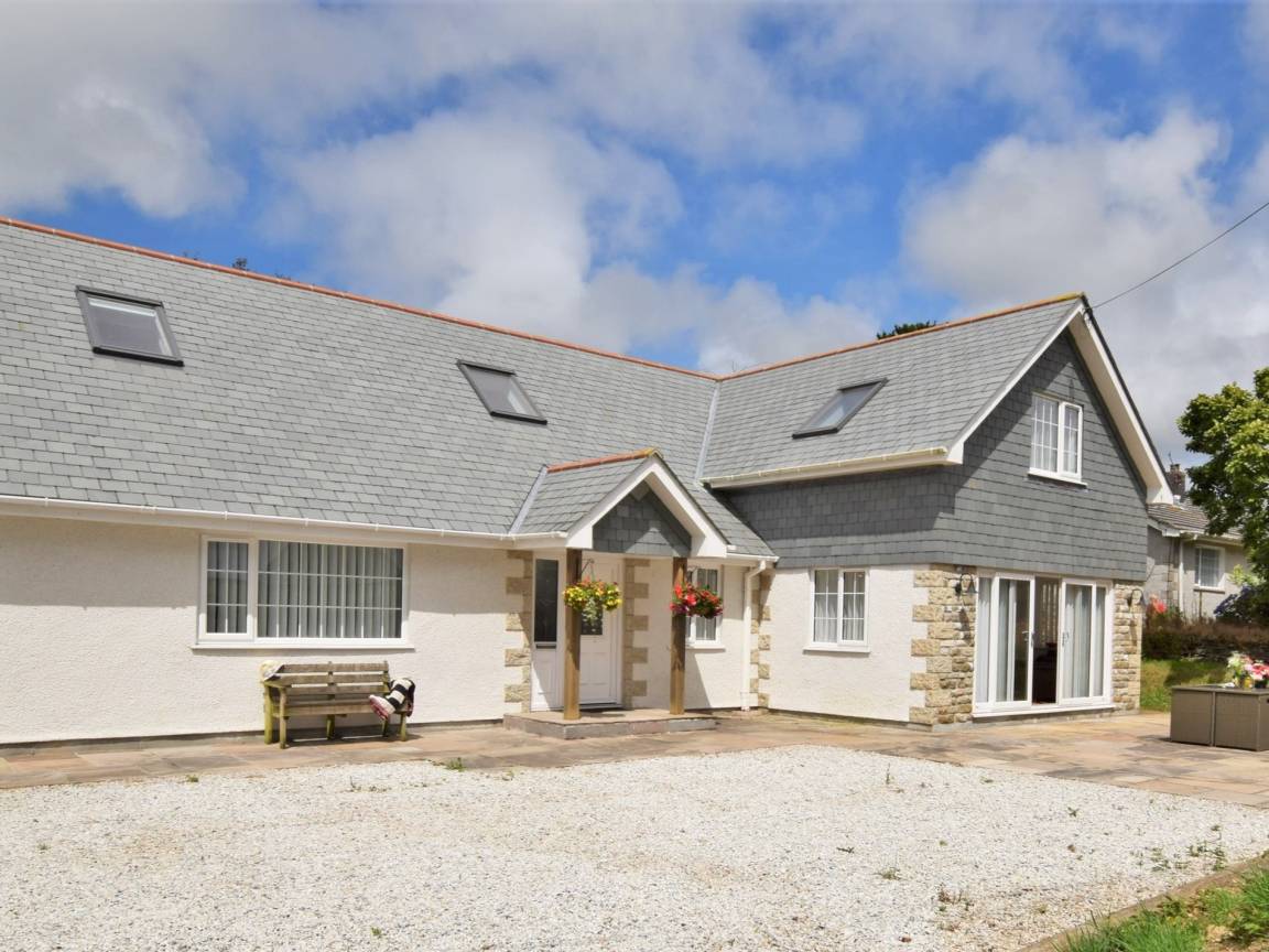 Cottage ∙ 5 Bedrooms ∙ 10 Guests - Perranporth