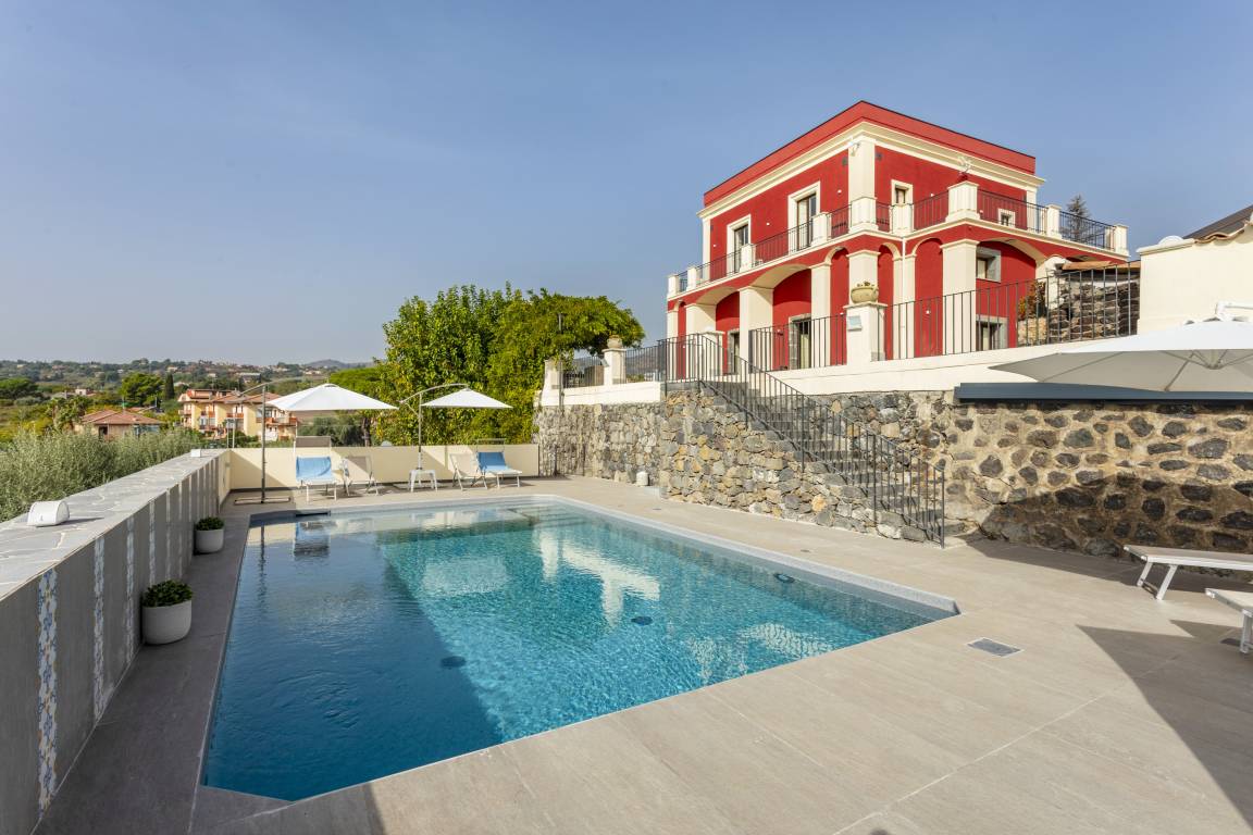 350 M² Villa ∙ 3 Bedrooms ∙ 12 Guests - Milo
