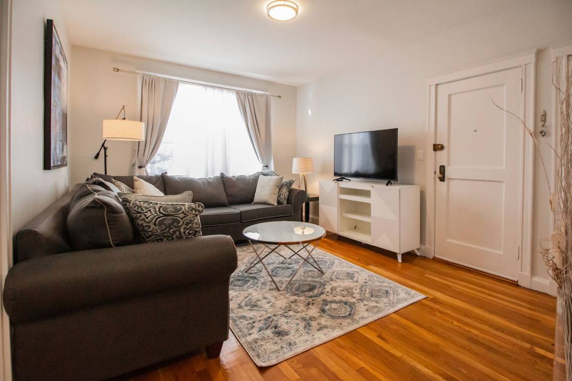 Apartment ∙ 2 Bedrooms ∙ 6 Guests - Arlington, MA