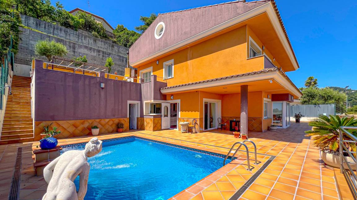 250 M² Villa ∙ 5 Chambres ∙ 13 Personnes - Calella