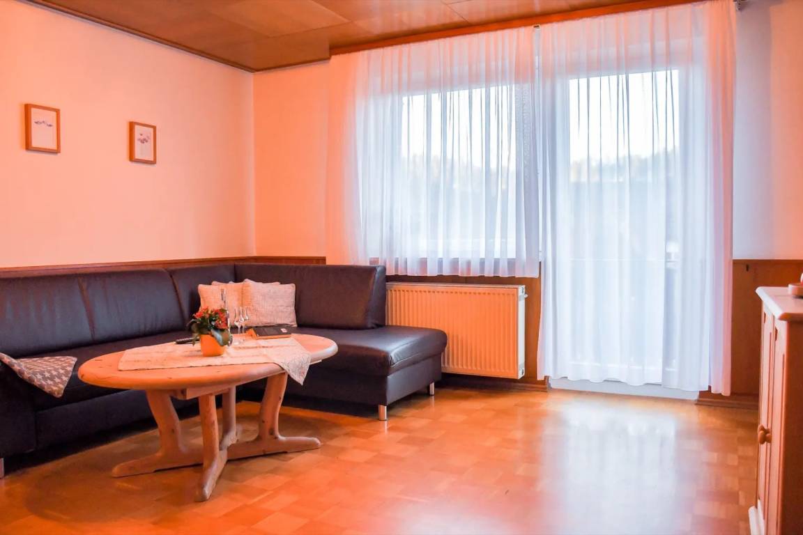 92 M² Ferienhaus ∙ 2 Schlafzimmer ∙ 4 Gäste - Alpirsbach