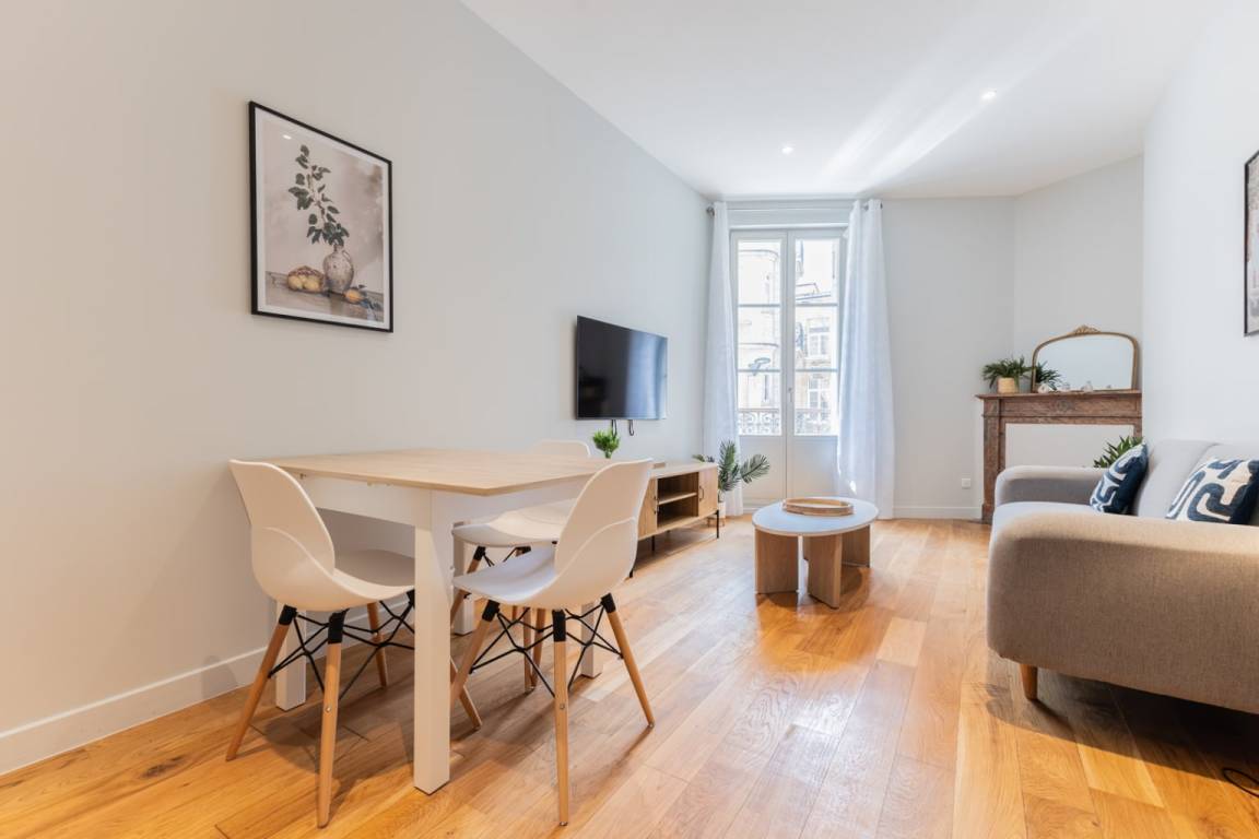 80 M² Apartment ∙ 2 Bedrooms ∙ 4 Guests - Bordeaux