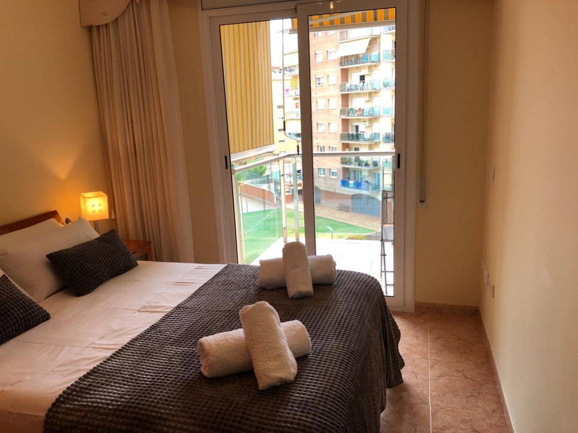 70 M² Apartment ∙ 3 Bedrooms ∙ 5 Guests - Calella