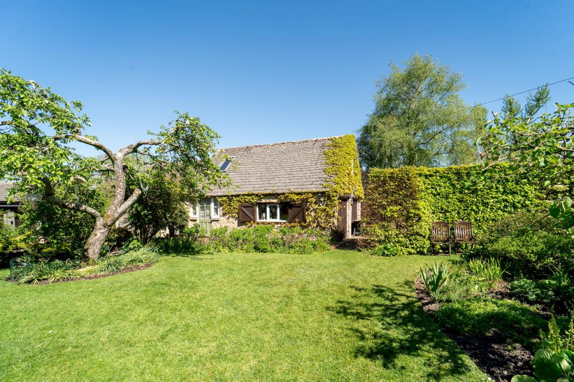 56 M² House ∙ 2 Bedrooms ∙ 4 Guests - Witney