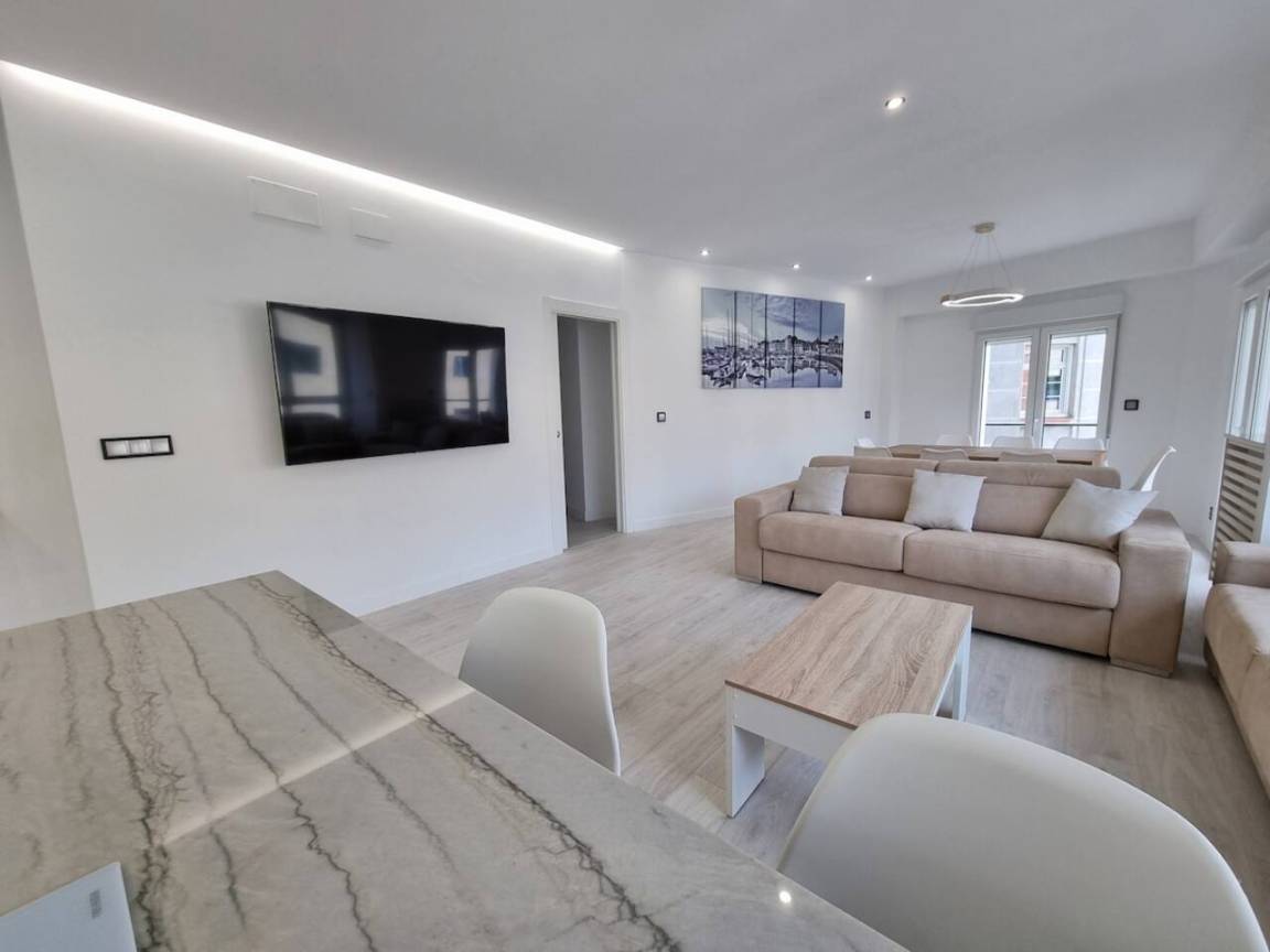 125 M² Appartement ∙ 4 Chambres ∙ 8 Personnes - Gijón