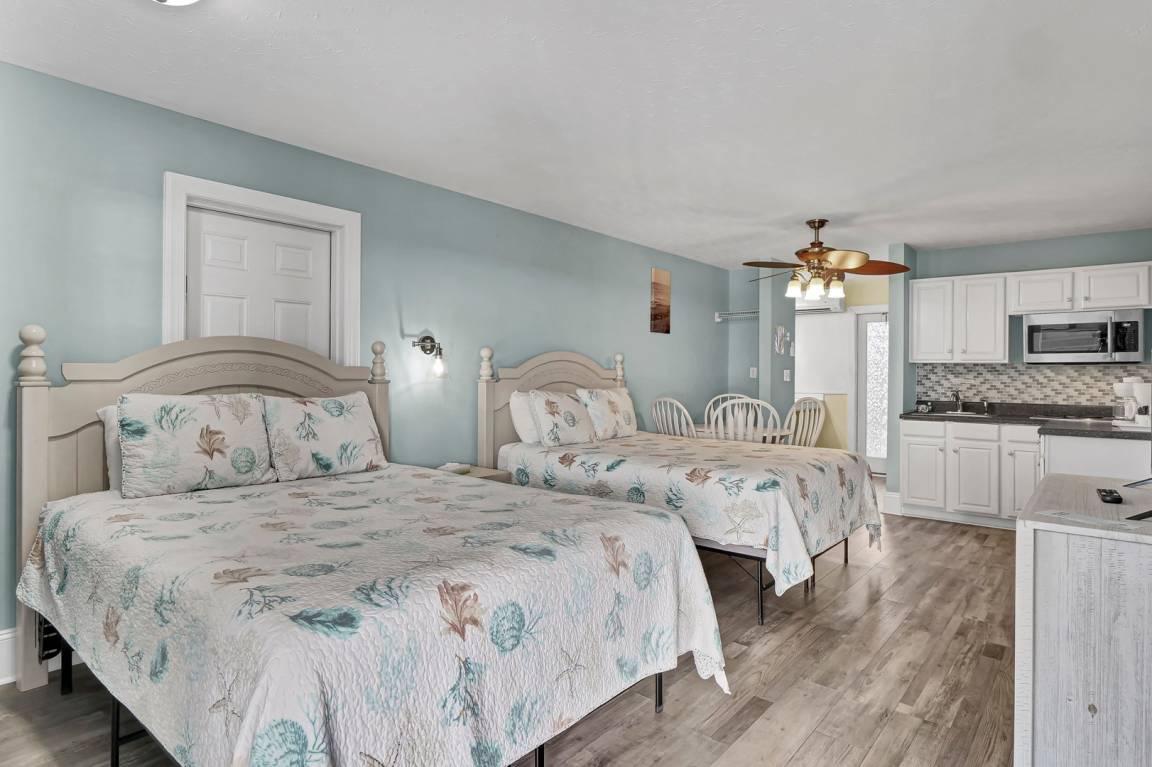 Hotel ∙ 1 Bedroom ∙ 4 Guests - Topsail Beach, NC