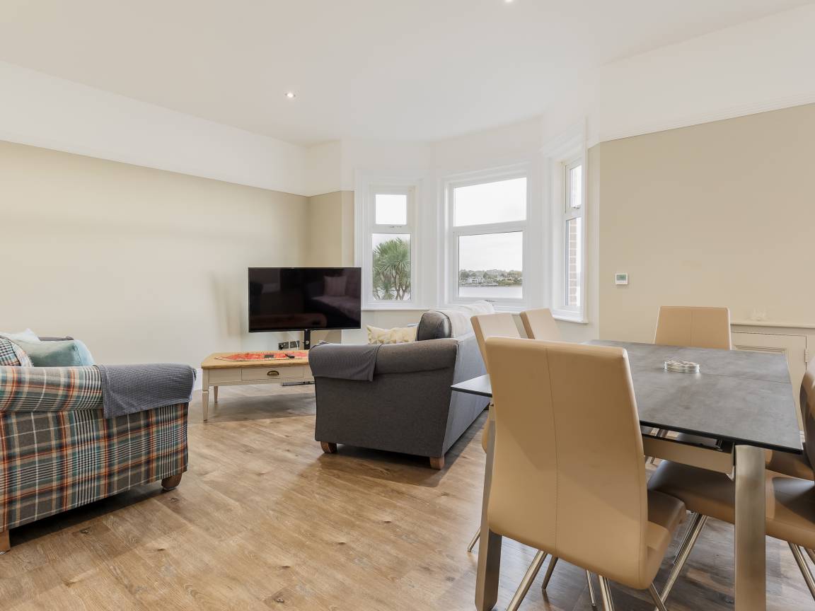 Cottage ∙ 2 Bedrooms ∙ 5 Guests - Poole