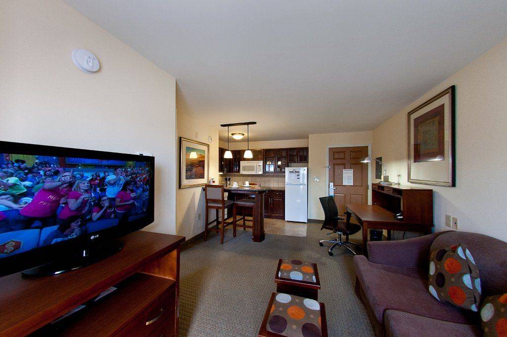 Hotel ∙ 1 Bedroom ∙ 4 Guests - Stroudsburg, PA