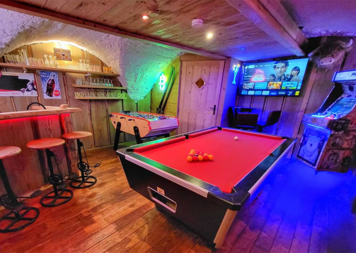 250 M² Chalet ∙ 6 Chambres ∙ 10 Personnes - Isère