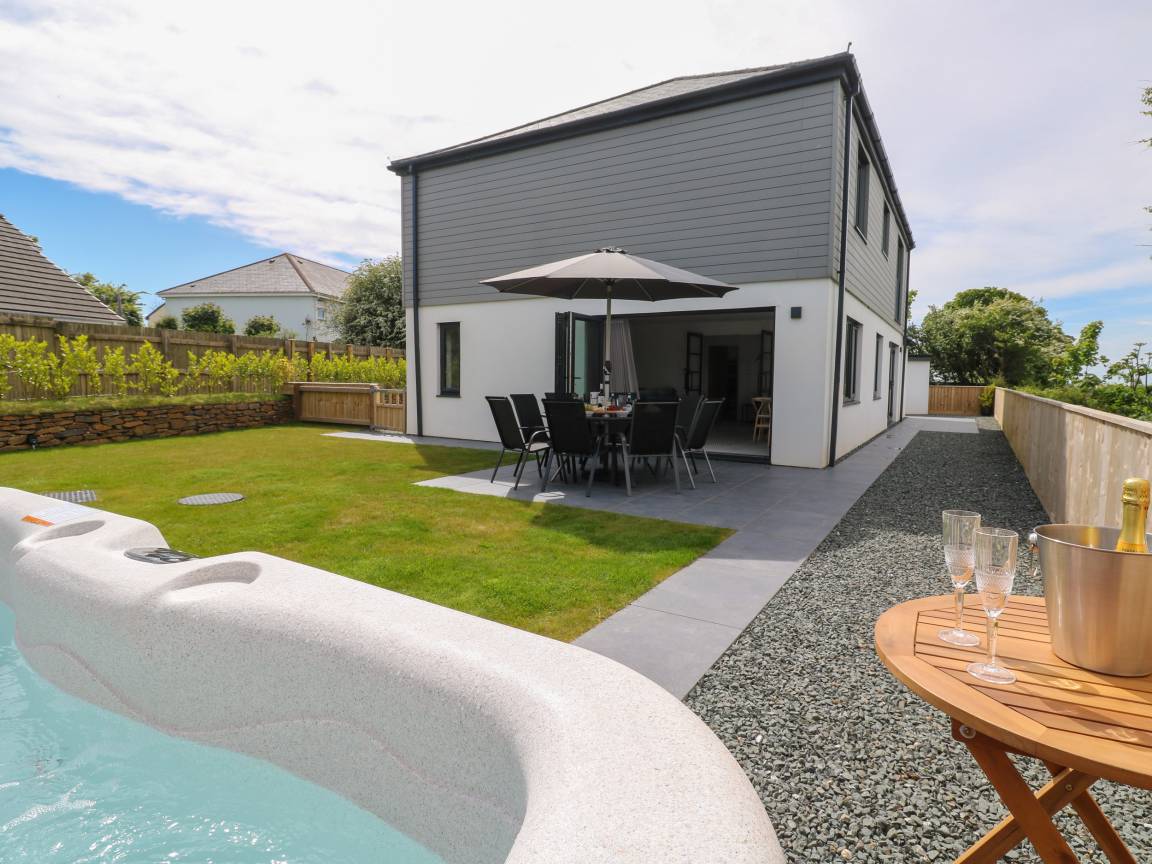 Cottage ∙ 4 Bedrooms ∙ 8 Guests - Hayle