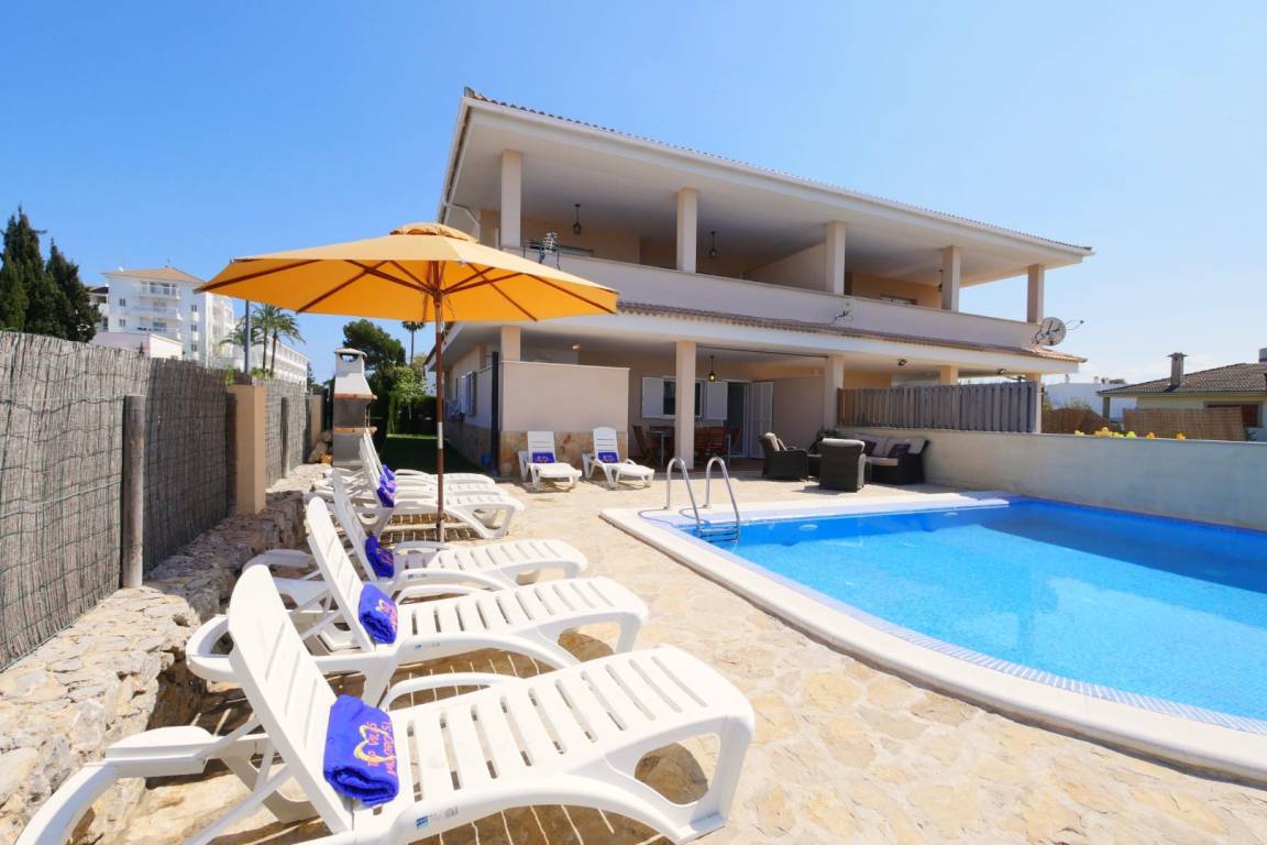 120 M² Villa ∙ 4 Bedrooms ∙ 8 Guests - Alcúdia