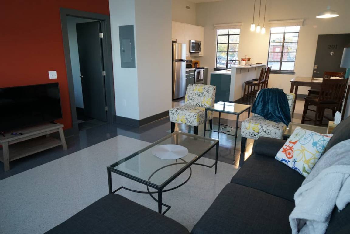 74 M² Loft ∙ 1 Bedroom ∙ 4 Guests - Roanoke, VA