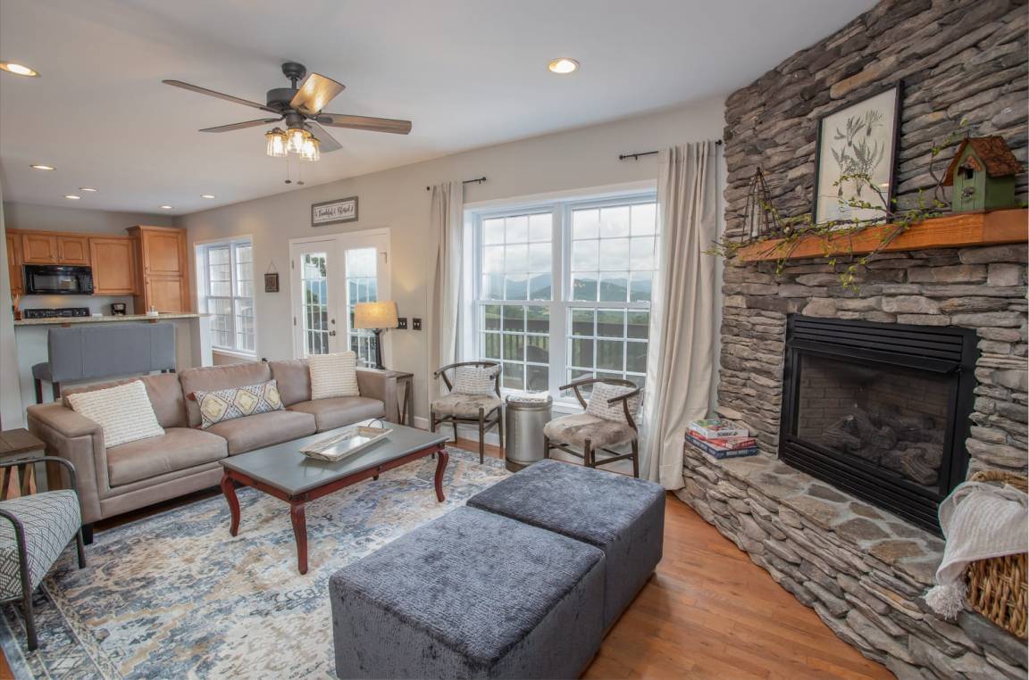 260 M² Cabin ∙ 3 Bedrooms ∙ 10 Guests - Boone, NC