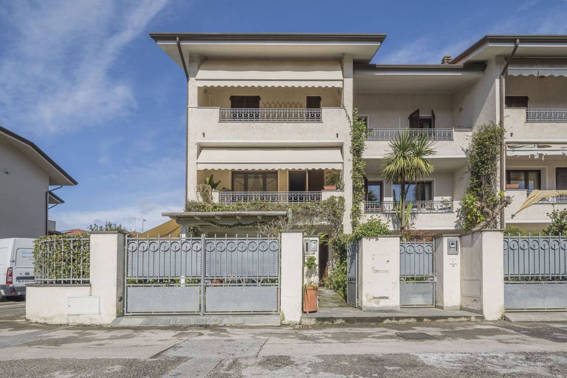 120 M² Apartment ∙ 3 Bedrooms ∙ 6 Guests - Pietrasanta
