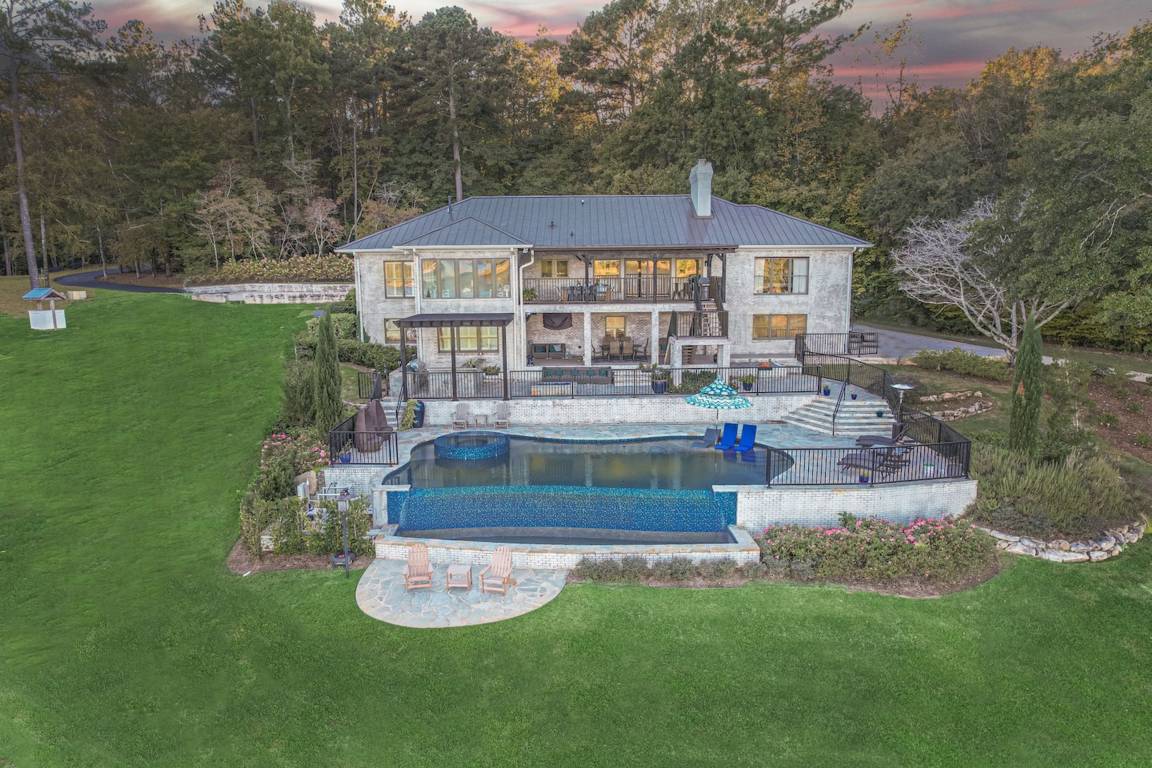 743 M² Talo ∙ 7 Makuuhuonetta ∙ 16 Vierasta - Lake Tobesofkee, Lizella