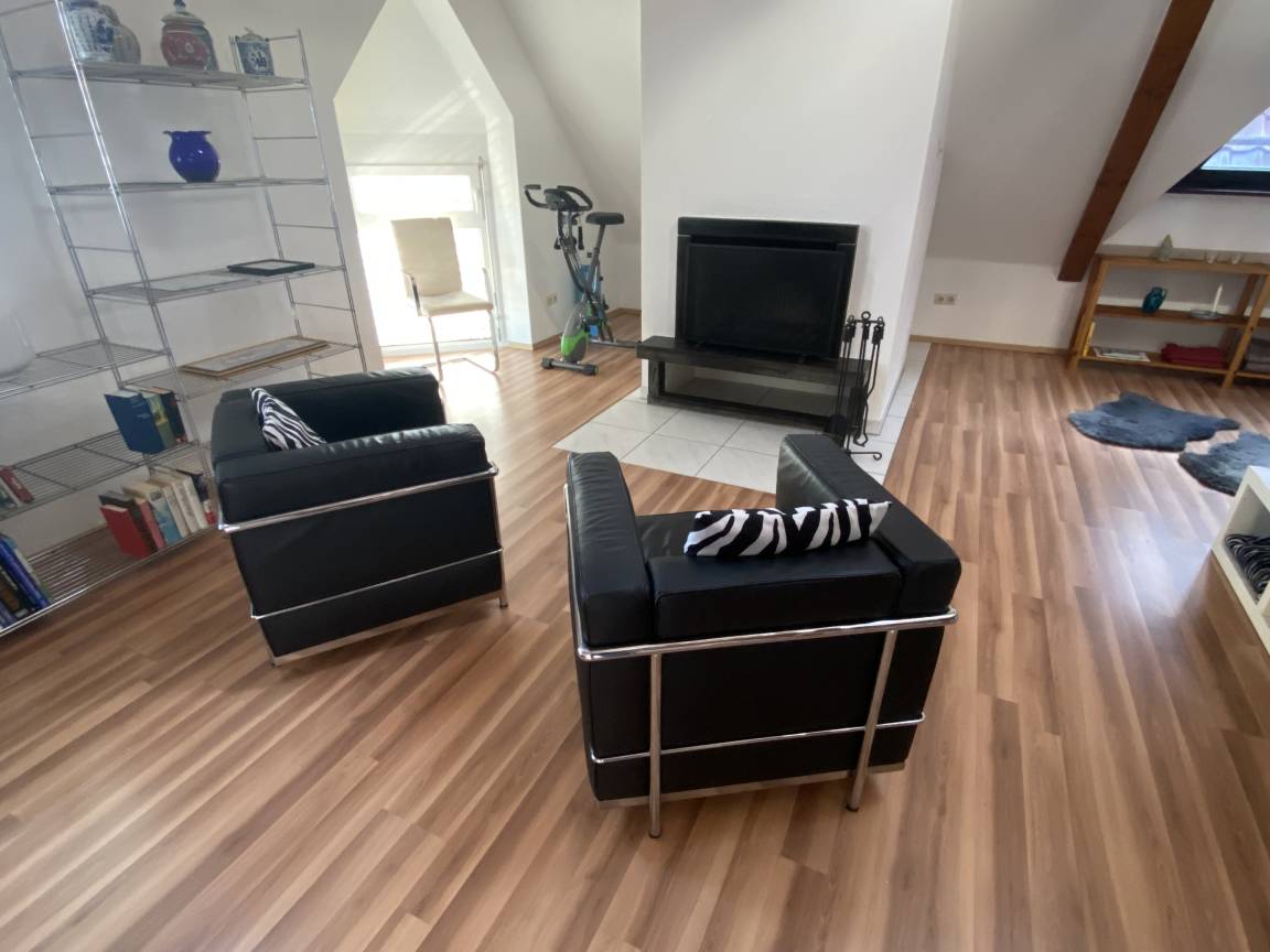 140 M² Ferienwohnung ∙ 3 Schlafzimmer ∙ 8 Gäste - Böblingen